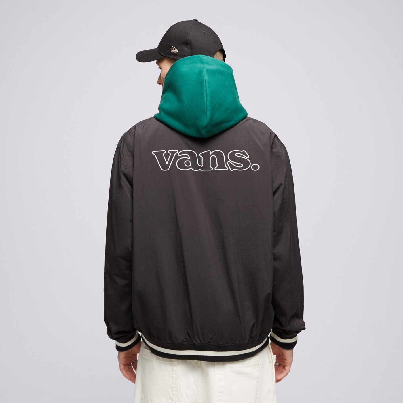 VANS BUNDA MOORE VARSITY VN0008G0BLK1 | farba čierna | Módne Prechodné ...