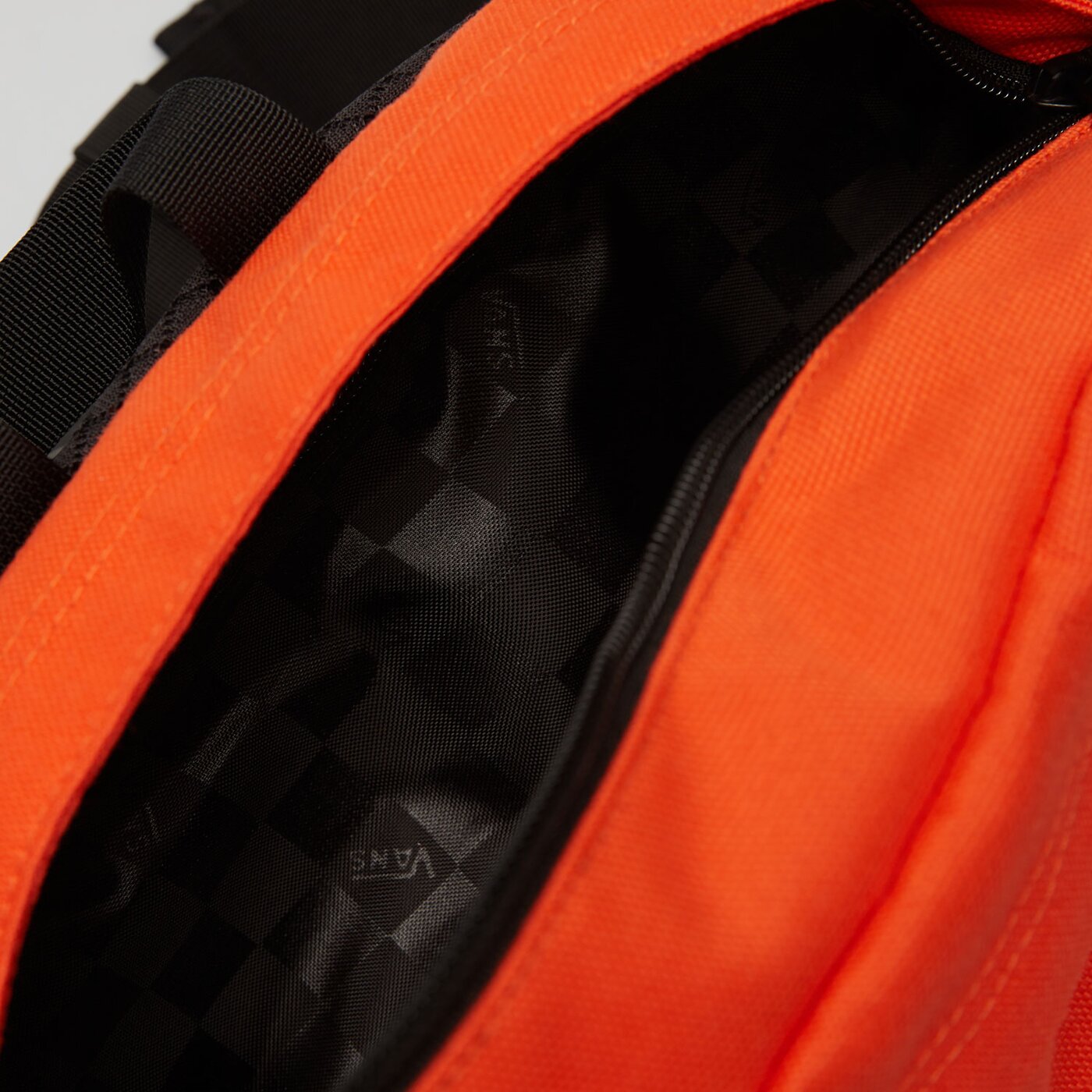 VANS TAŠKA BOUNDS CROSS BODY BAG VN0A7SCLFLM1 | farba ORANŽOVÁ | Módne ...