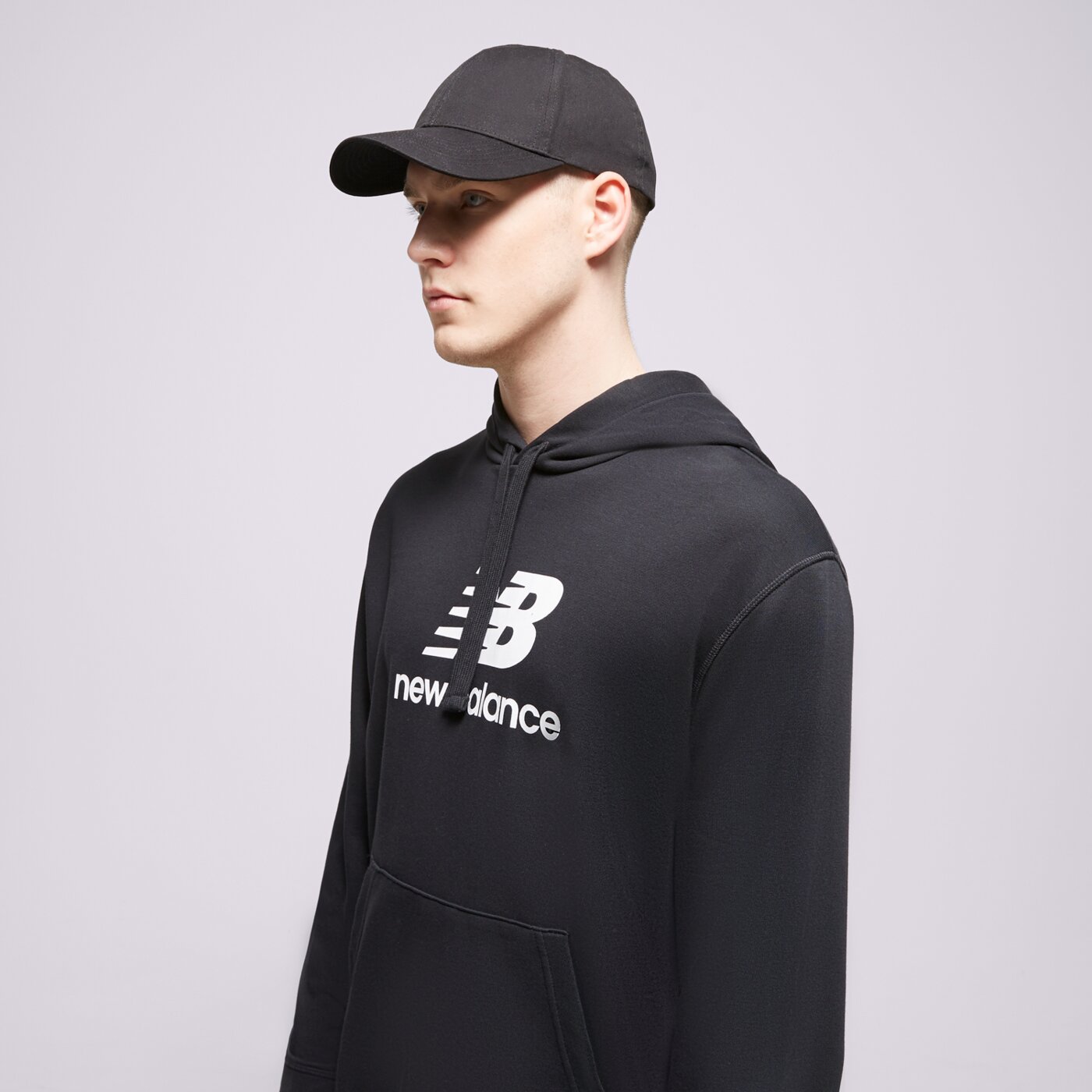 NEW BALANCE MIKINA S KAPUCŇOU ESSENTIALS STACKED MT31537BK | farba ...