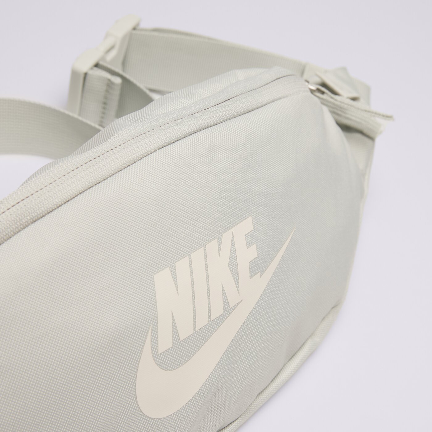 NIKE TAŠKA HERITAGE DB0490-034 | farba SIVÁ | Módne Ľadvinky. Ženy ...