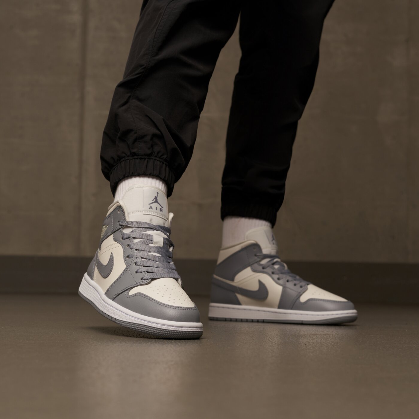 WMNS AIR JORDAN 1 MID BQ6472-115 | farba SIVÁ | Módne Tenisky. Ženy ...