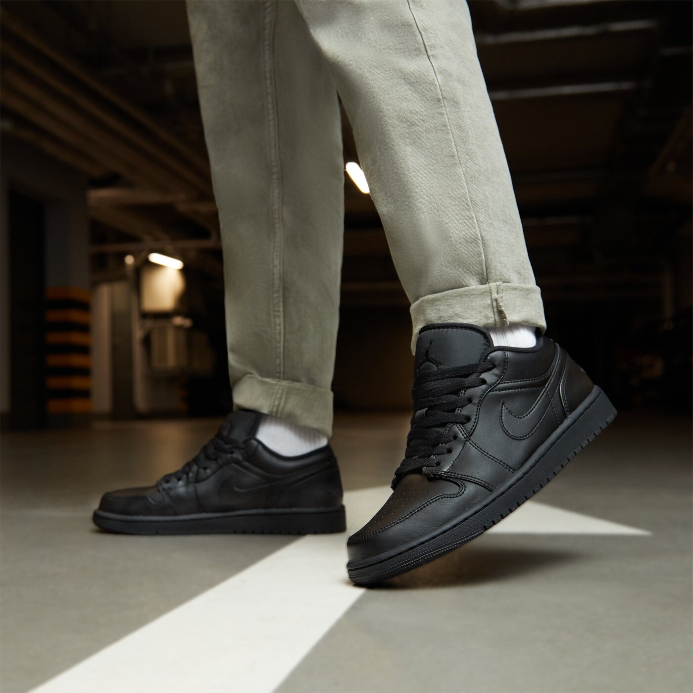 AIR JORDAN 1 LOW 553558-093 | farba čierna | Módne Tenisky. Muži Obuv ...