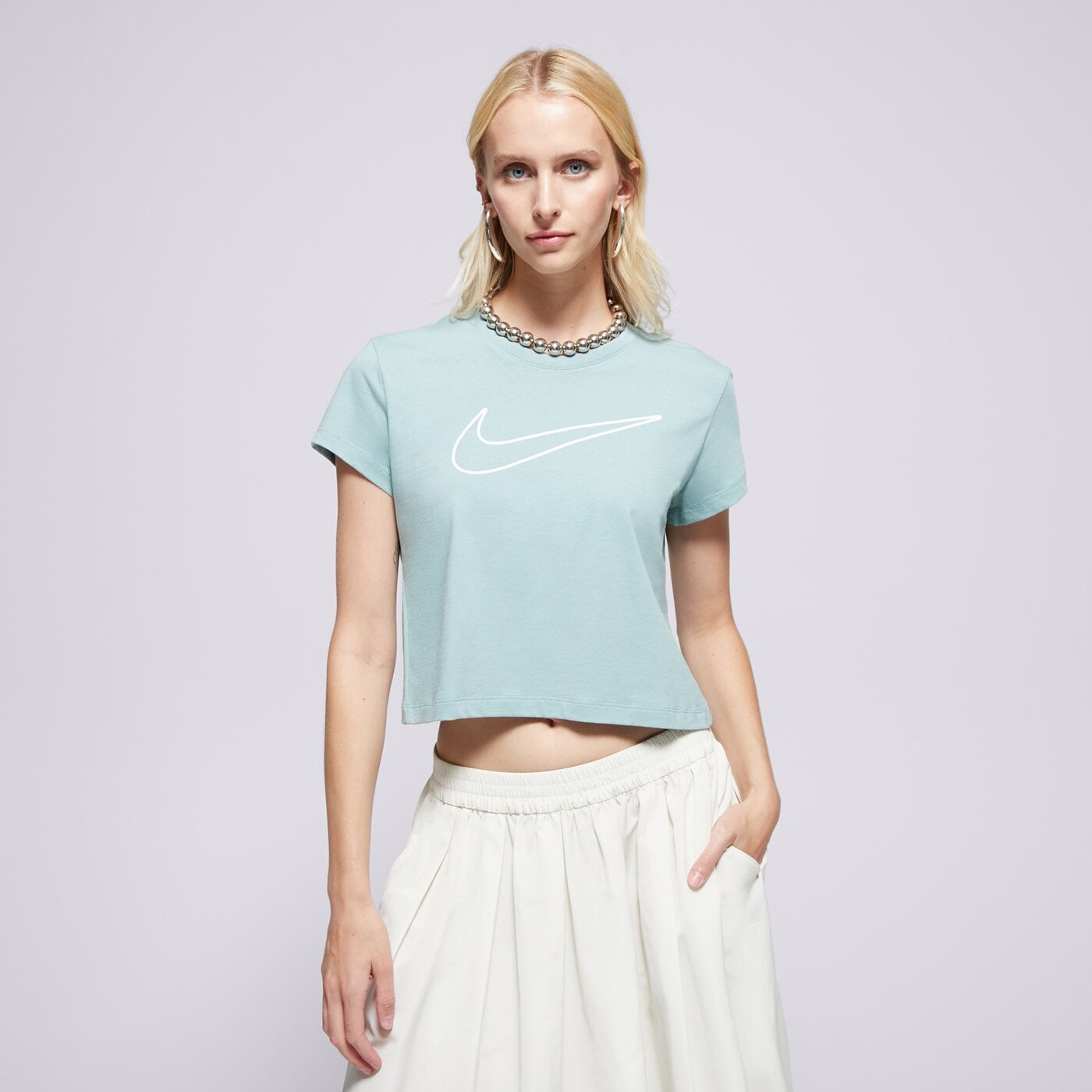 NIKE TRIČKO W NSW CLUB SS TEE HBR MD HV5002-017 | farba ZELENÁ | Módne ...
