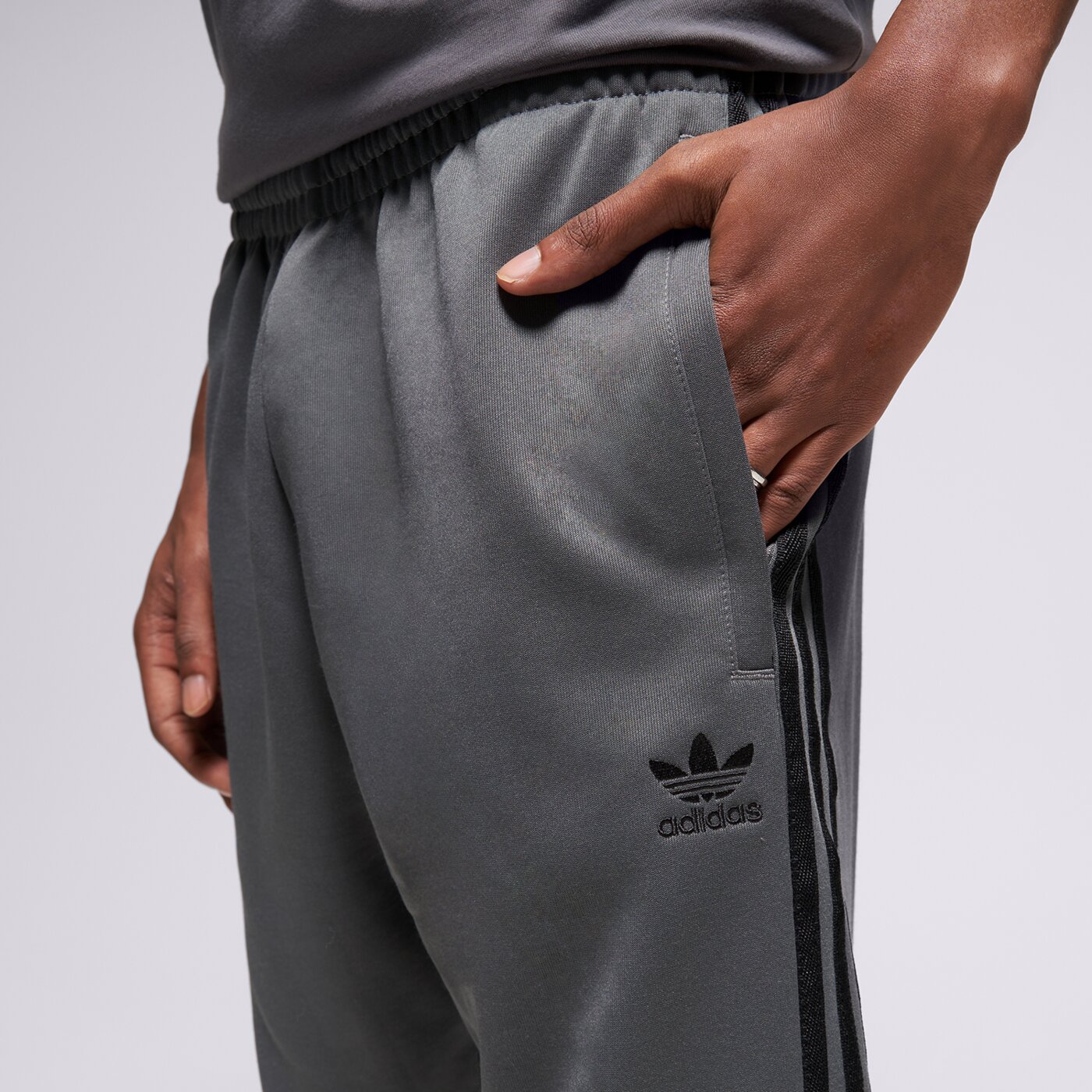 ADIDAS NOHAVICE SST TP JY1289 | farba SIVÁ | Módne Nohavice. Muži ...