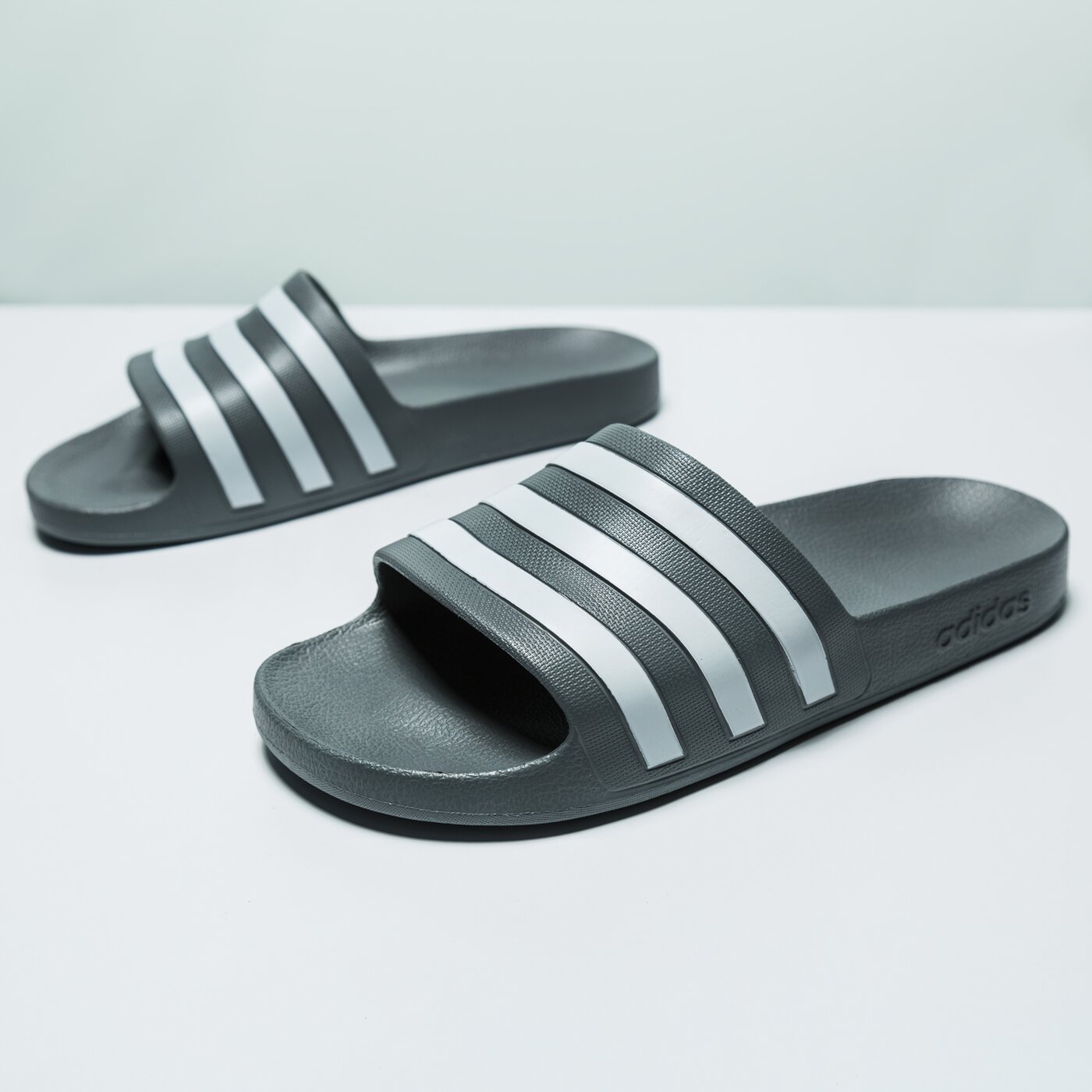 ADIDAS ADILETTE AQUA F35538 | farba SIVÁ | Módne Šľapky. Muži Obuv ...