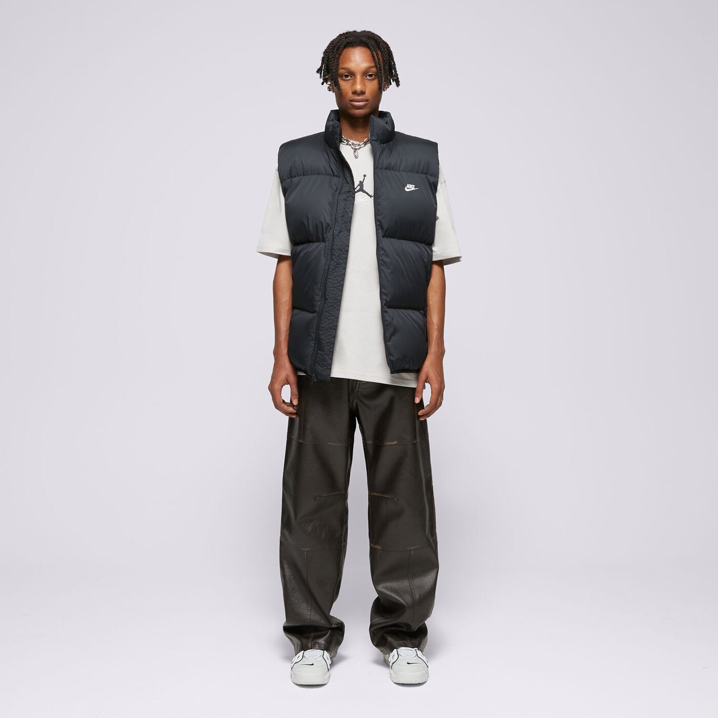 NIKE VESTA M NK CLUB PUFFER VEST FB7373-010 | farba čierna | Módne ...