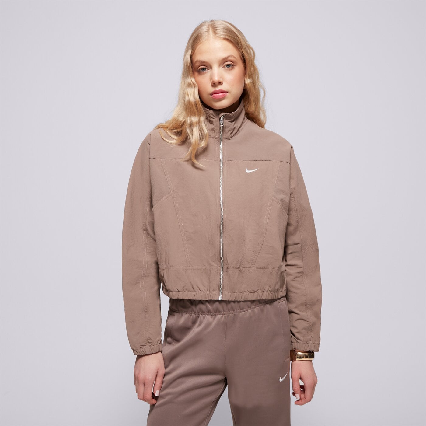 NIKE BUNDA W NSW EVRTHNG WVN JKT HJ0999-233 | farba HNEDÁ | Módne ...