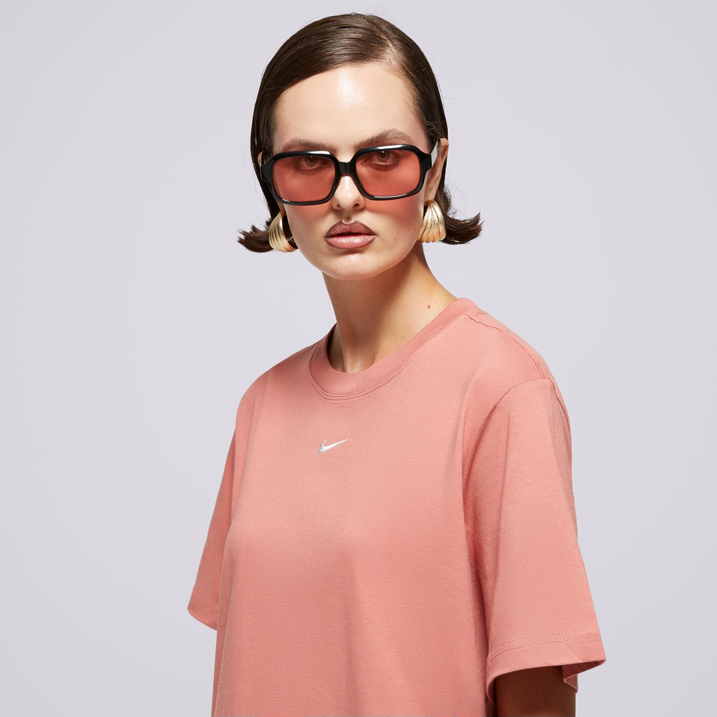 NIKE TRIČKO W NSW TEE ESSNTL LBR FD4149-634 | farba Koralová | Módne ...