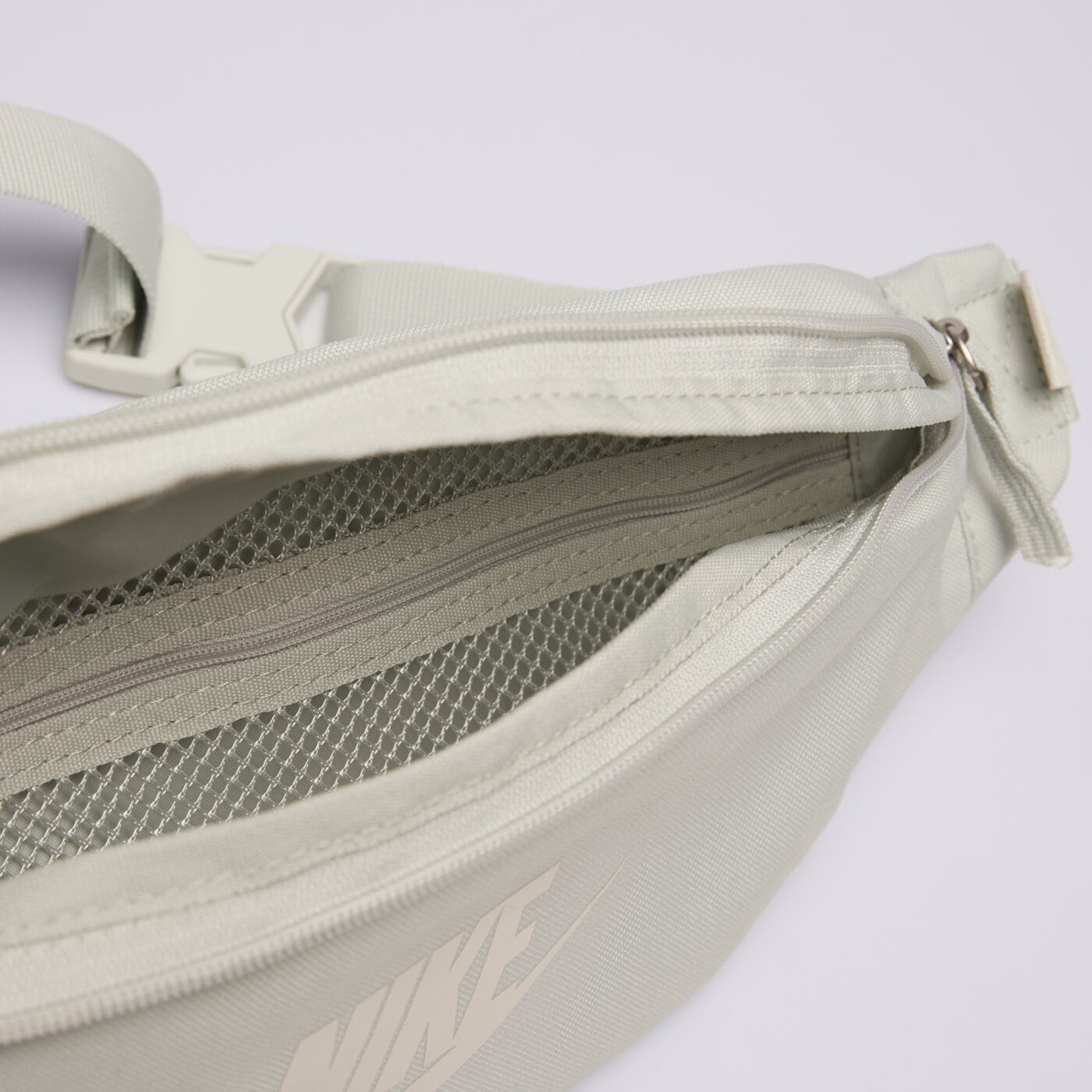NIKE TAŠKA HERITAGE DB0490-034 | farba SIVÁ | Módne Ľadvinky. Ženy ...