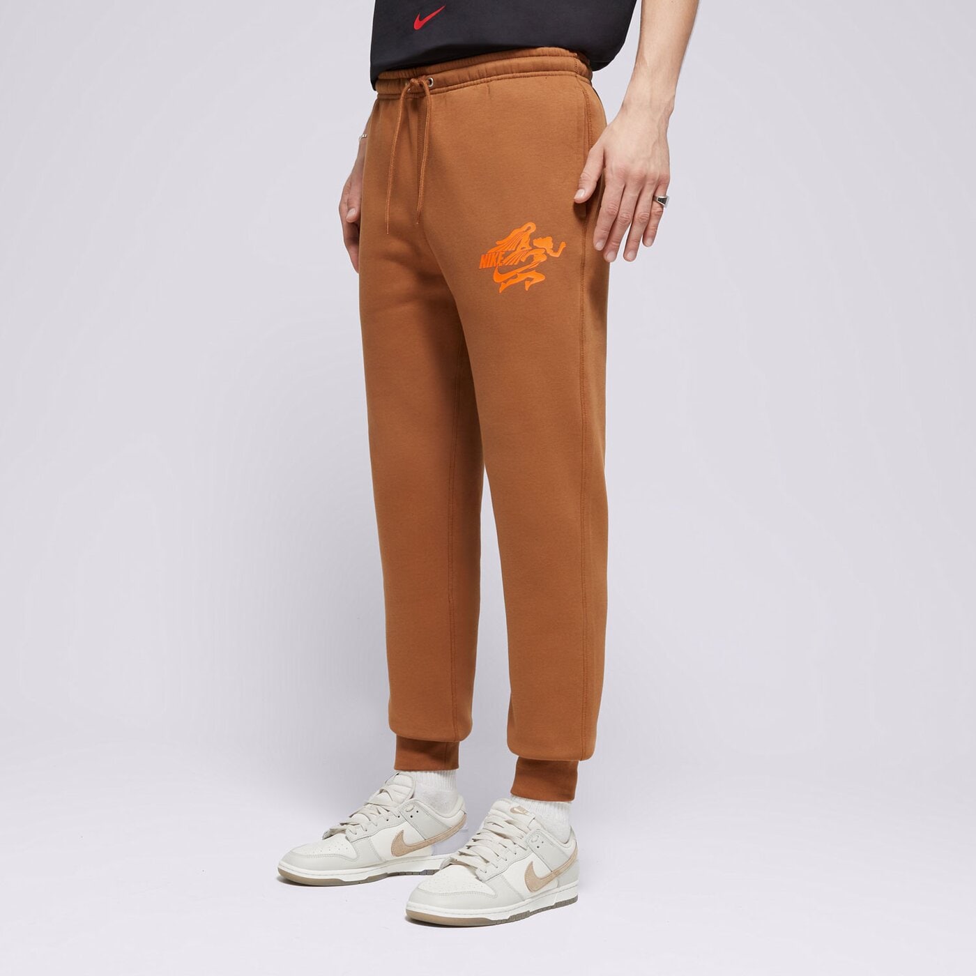 NIKE NOHAVICE M NK CLUB BB JOGGER NVLTY FZ0907-281 | farba HNEDÁ ...