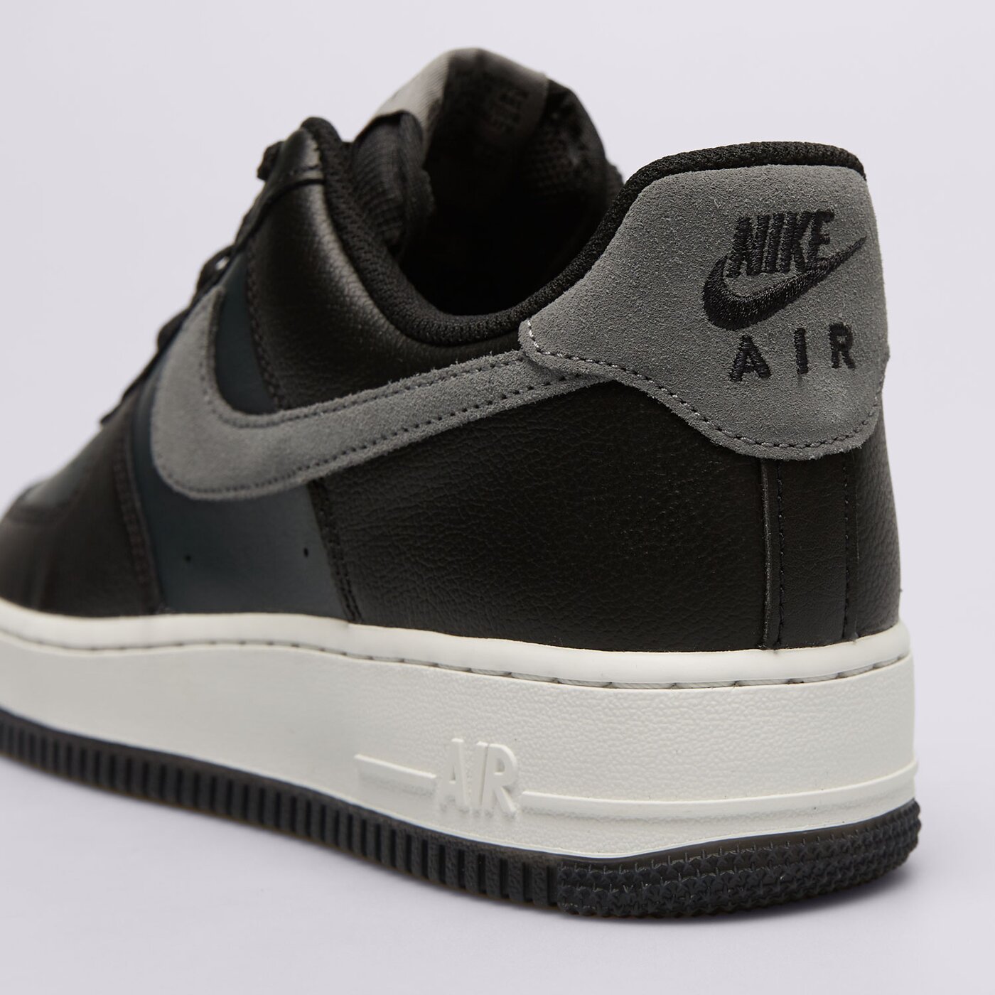 NIKE AIR FORCE 1 '07 LV8 FJ4170-004 | farba čierna | Módne Tenisky ...